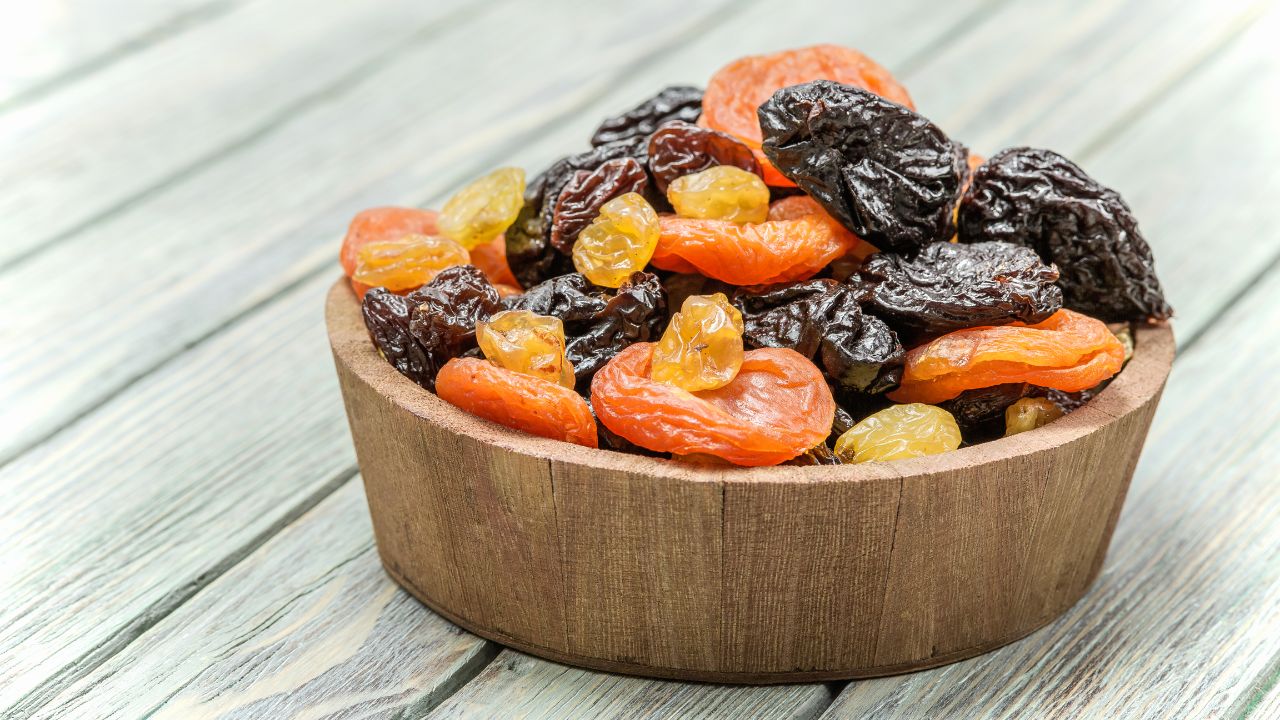 Frutas secas: confira os prós e contras desses alimentos