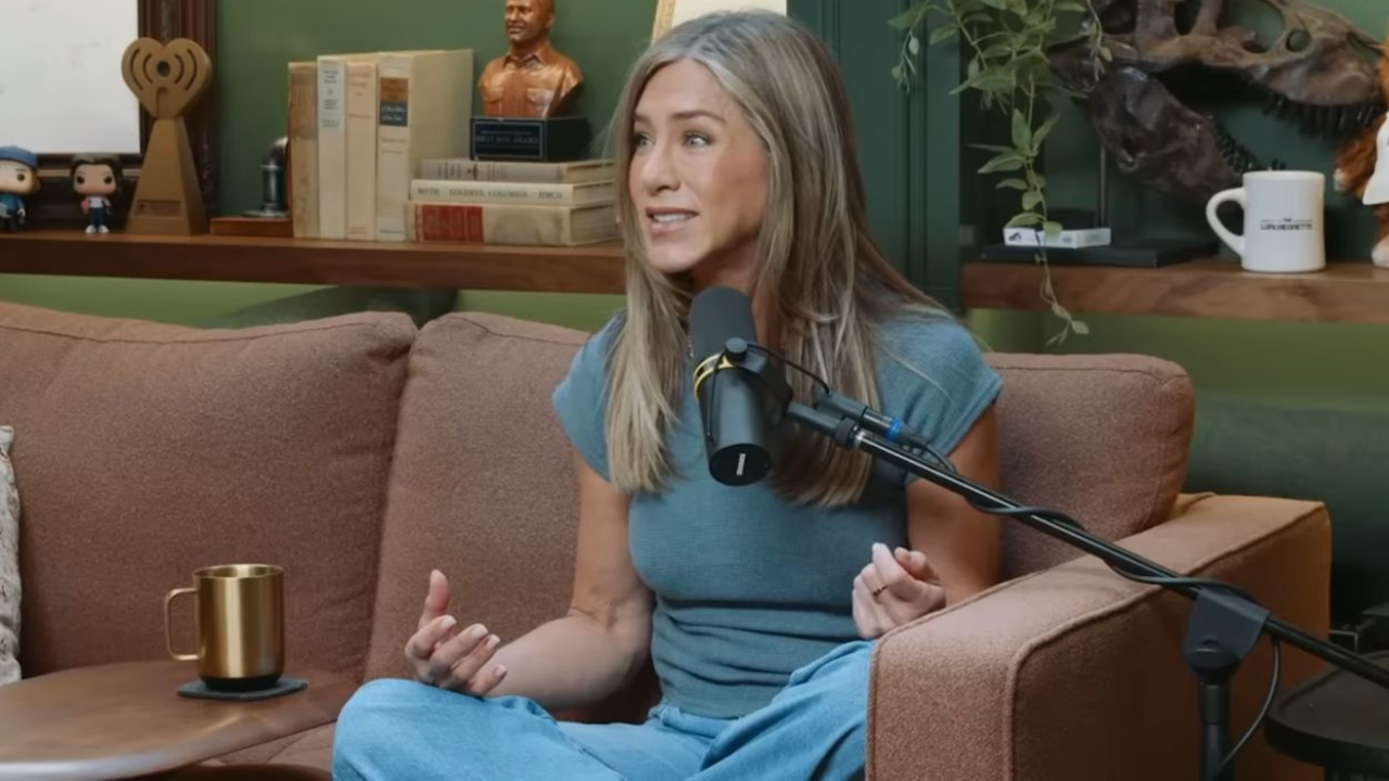 Jennifer Aniston diz que pai não apoiava sua decisão de ser atriz