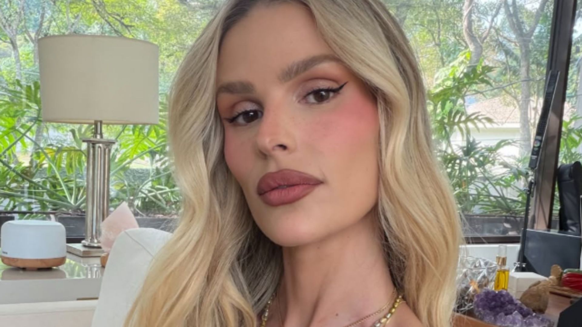 Yasmin Brunet comenta suas experiências com ETs e OVNIs